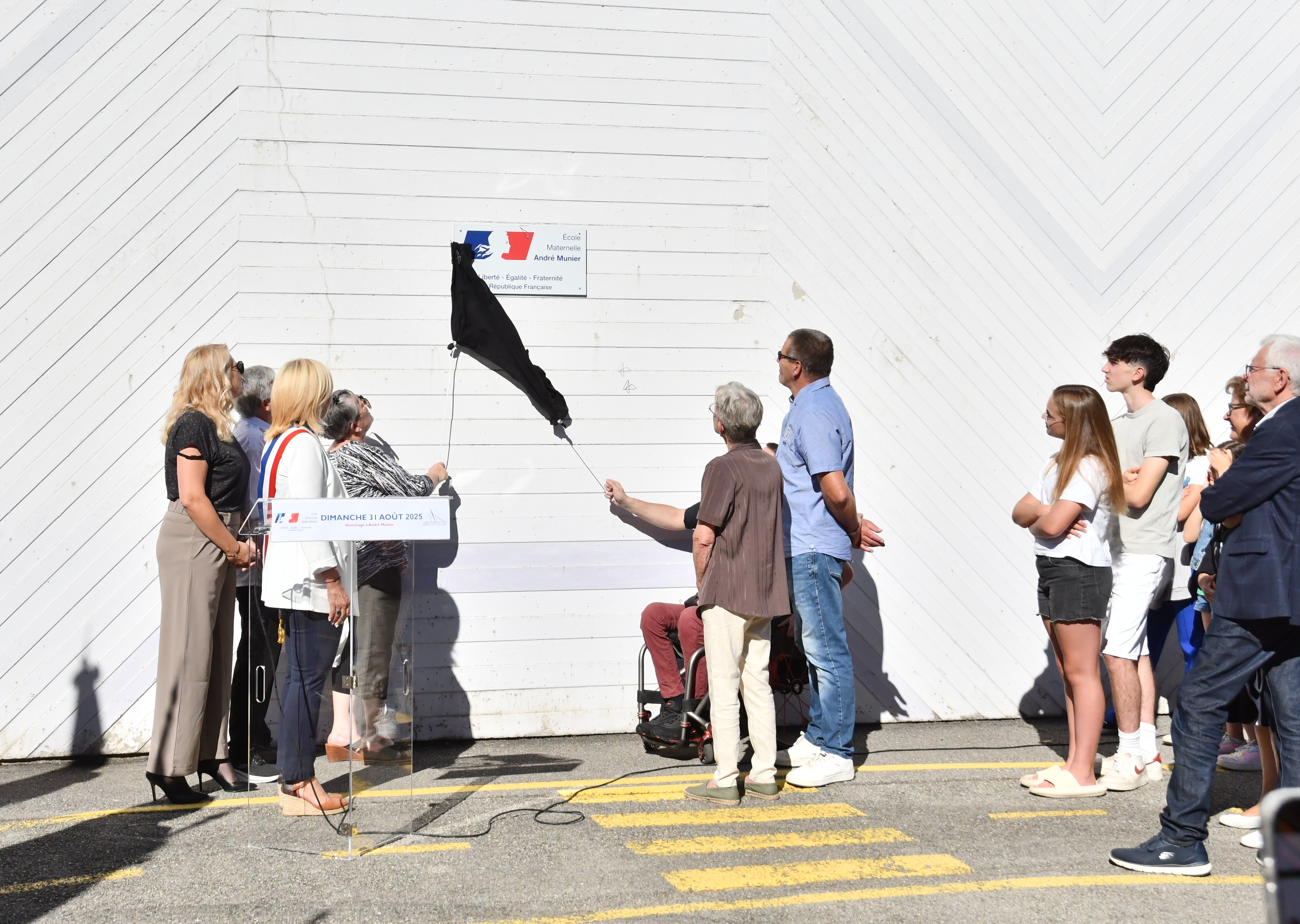 Dévoilement de la plaque de l’école maternelle André Munier - Ville de ...